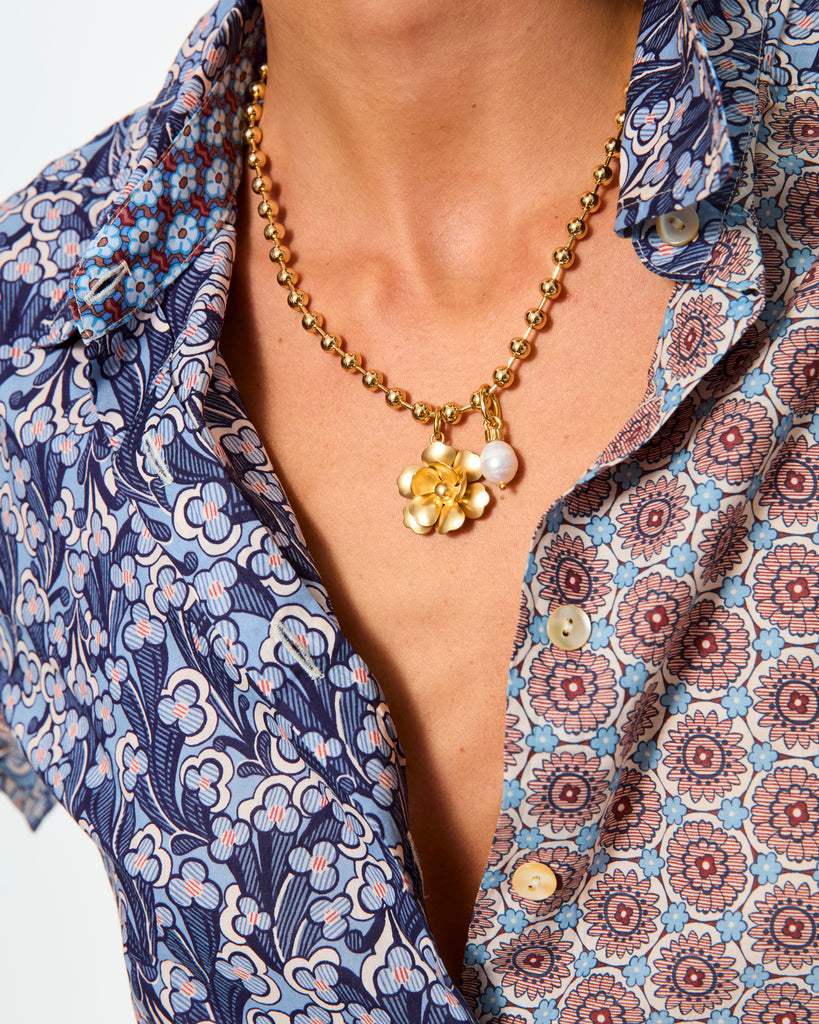 The Flower Meets The Pearl Necklace – Roxanne Assoulin